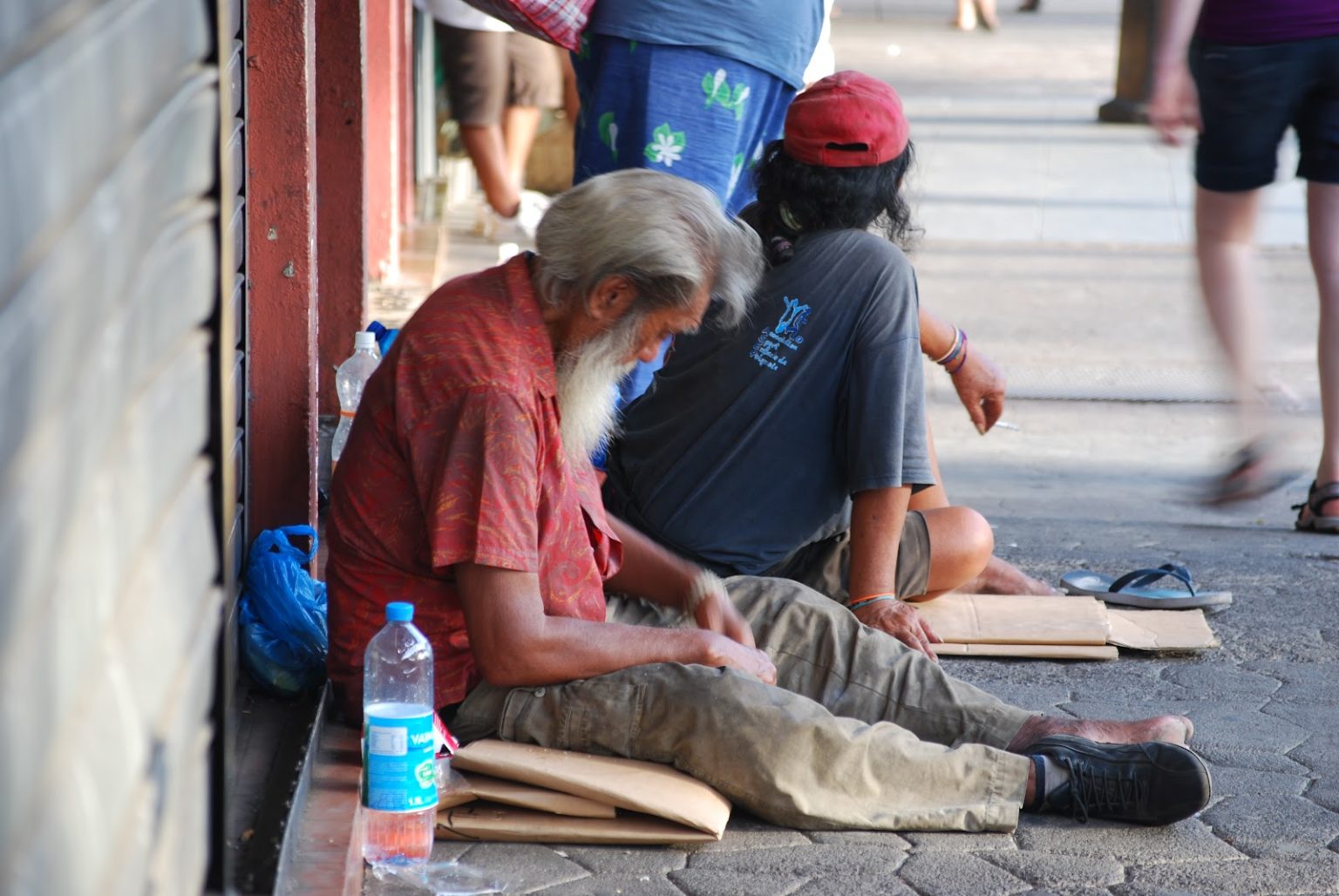 Trois structures en vue pour « sociabiliser » les SDF - Tahitinews.co