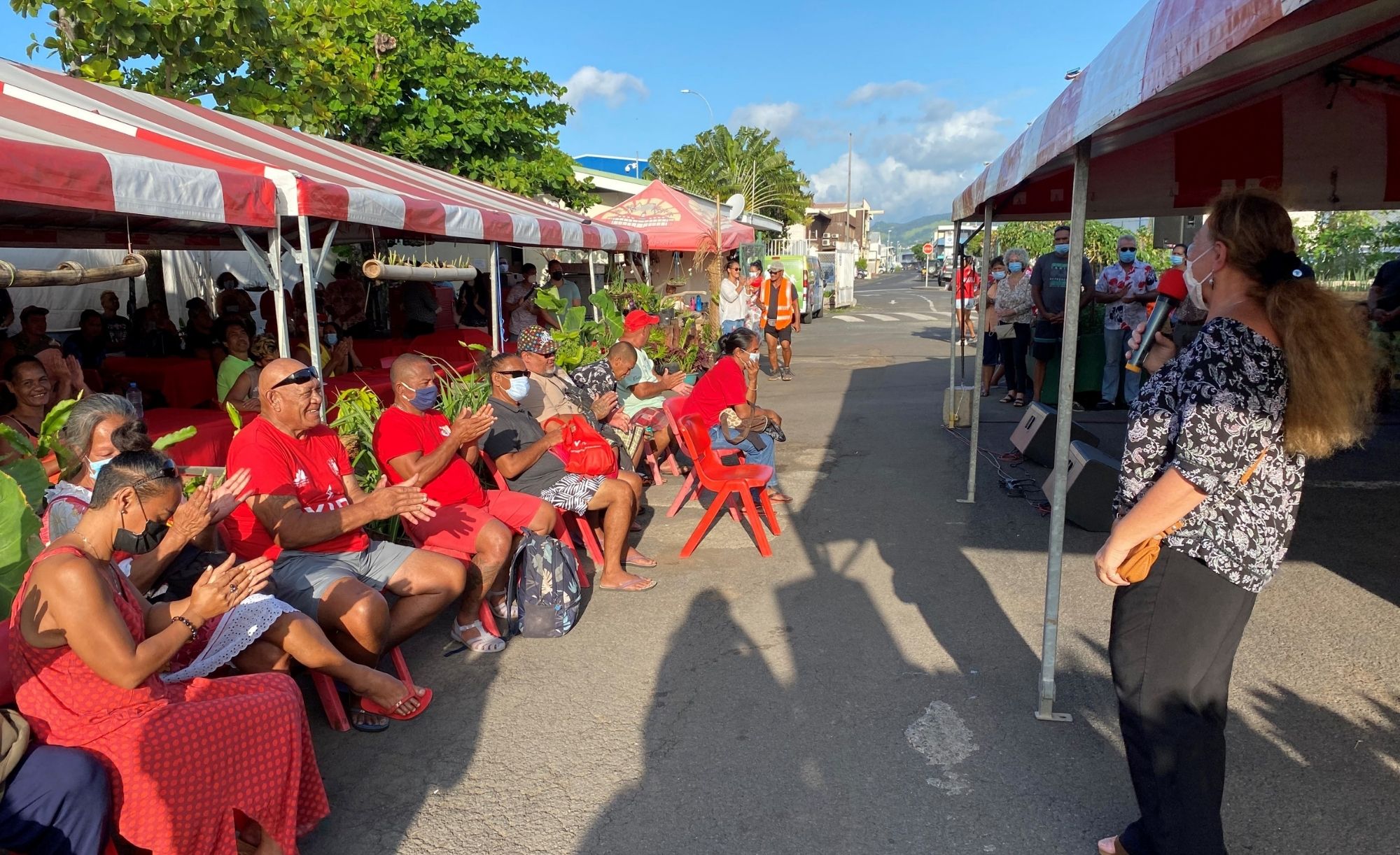 Repas partagé à Fare-Ute avec les personnes sans domicile fixe ...