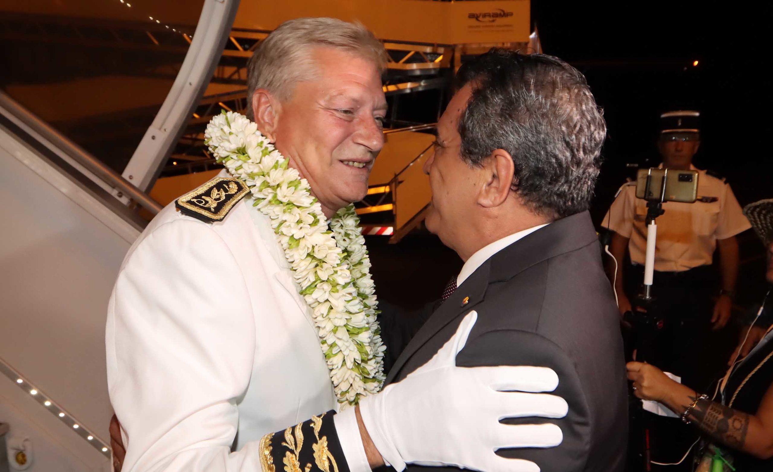 Accueil traditionnel du nouveau haut-commissaire de la République ...