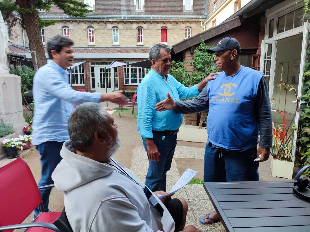 E. Fritch à Paris: arrêt incontournable au « Rosier rouge » - Tahitinews.co