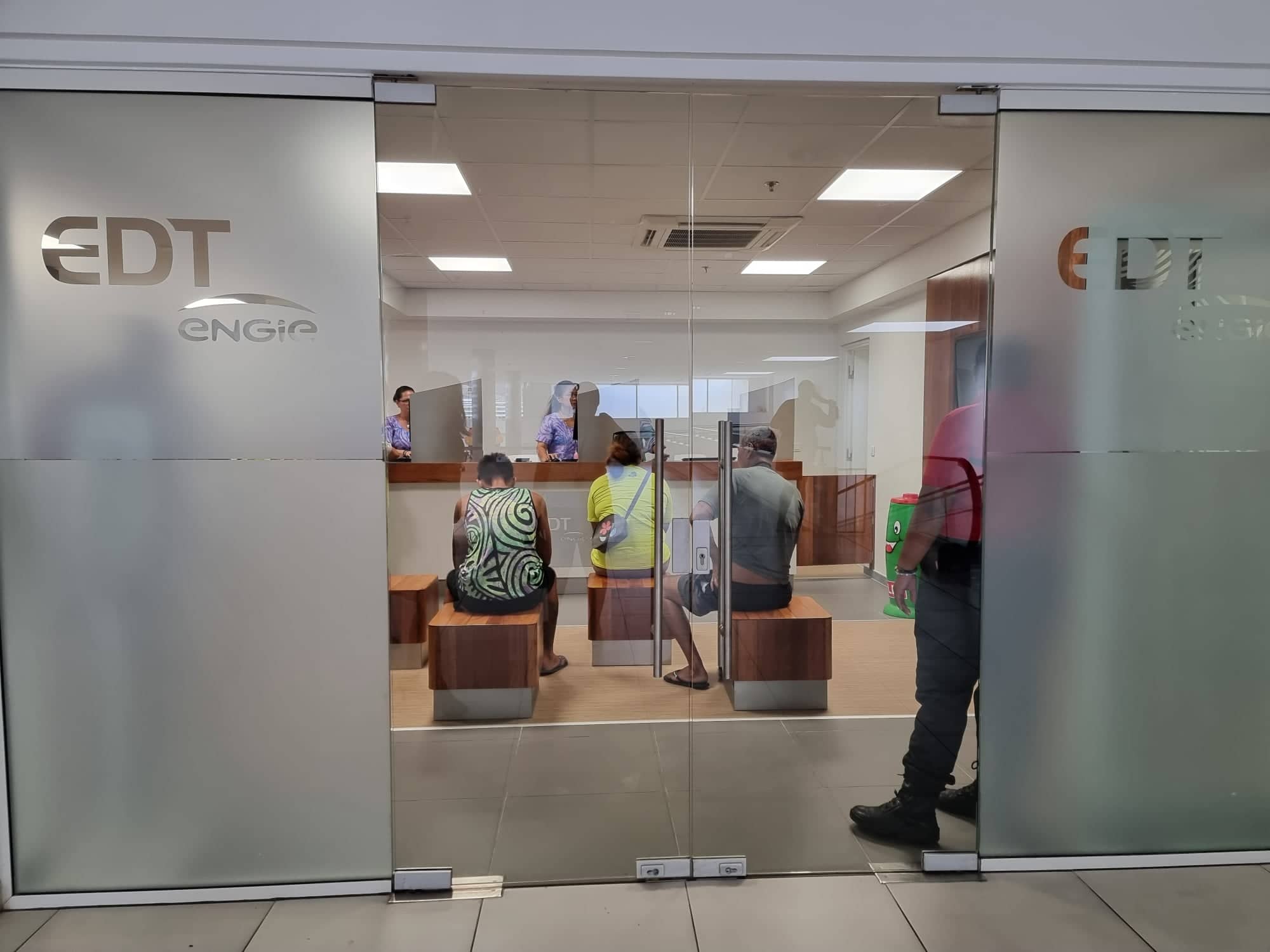 Une nouvelle agence EDT au centre commercial Plaza - Tahitinews.co