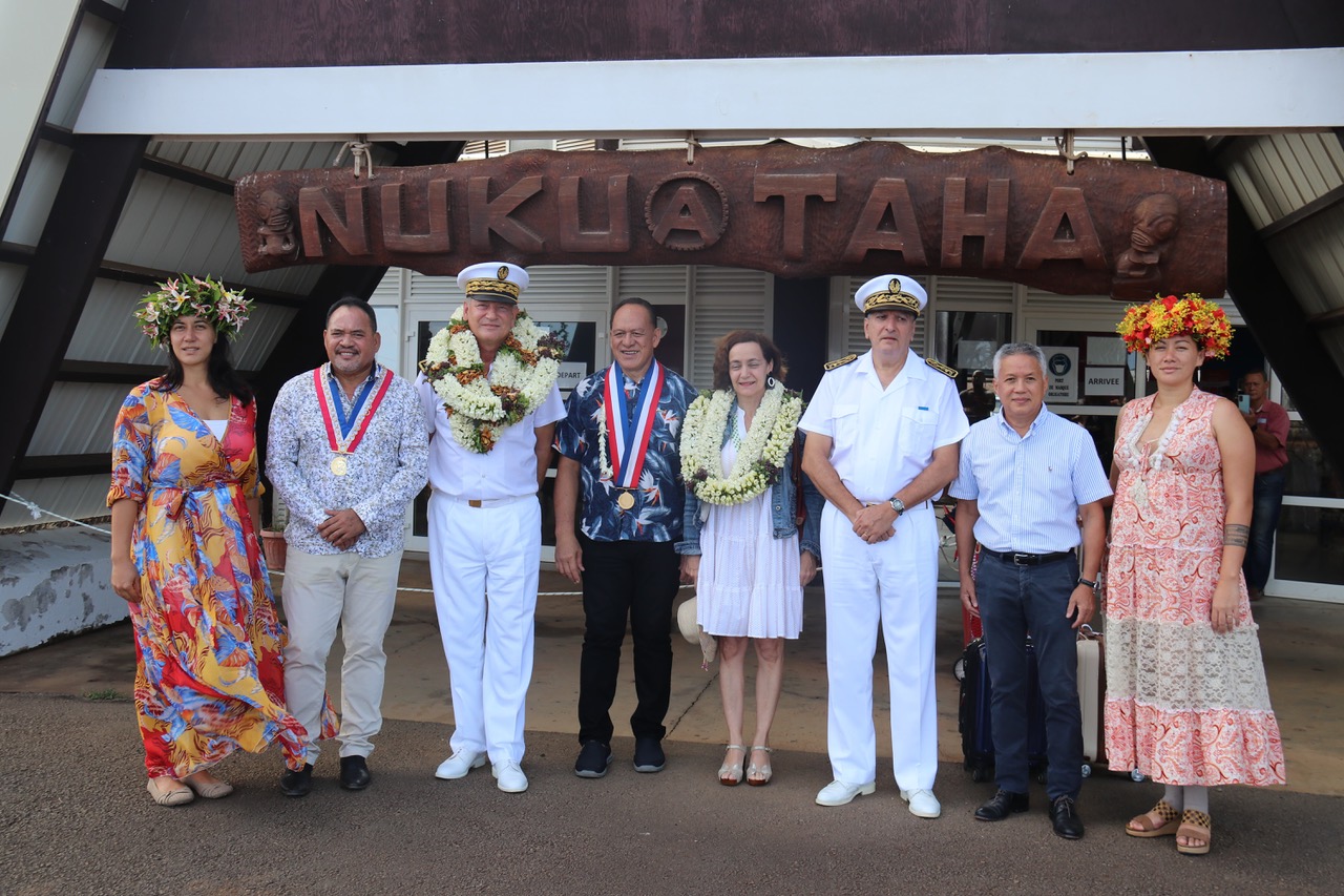 Première étape du haut-commissaire Eric Spitz aux Marquises - Tahitinews.co