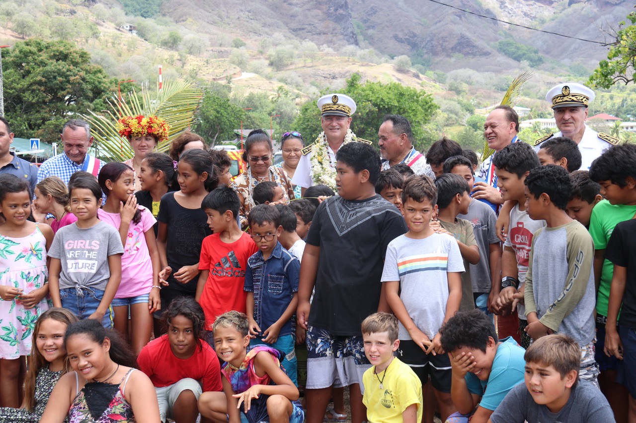 Première étape du haut-commissaire Eric Spitz aux Marquises - Tahitinews.co