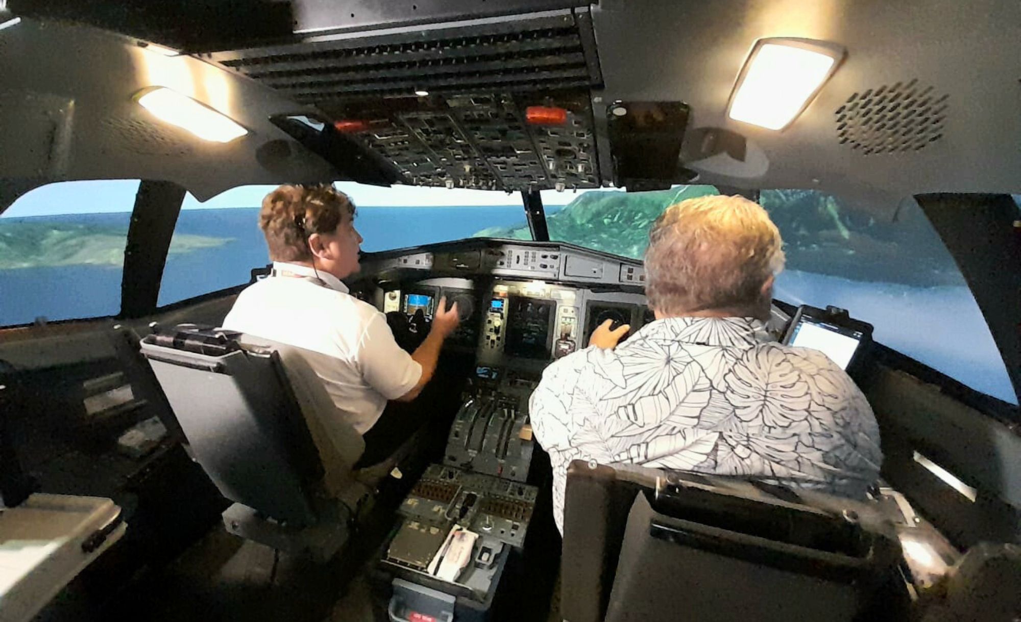 Mission singapourienne: Brotherson prend le manche - Tahitinews.co