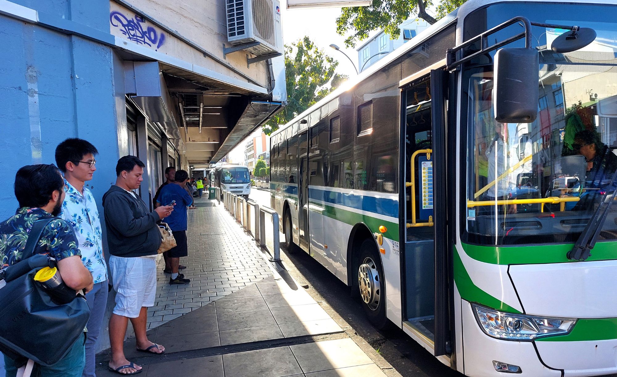 Transports en commun: une tarification unique à 150 Fcfp par voyage ...