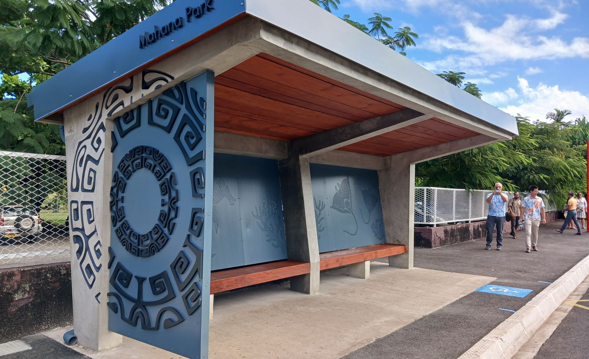 Après le Mahana Park, le gouvernement promet une trentaine de nouveaux abris de bus - Tahitinews.co