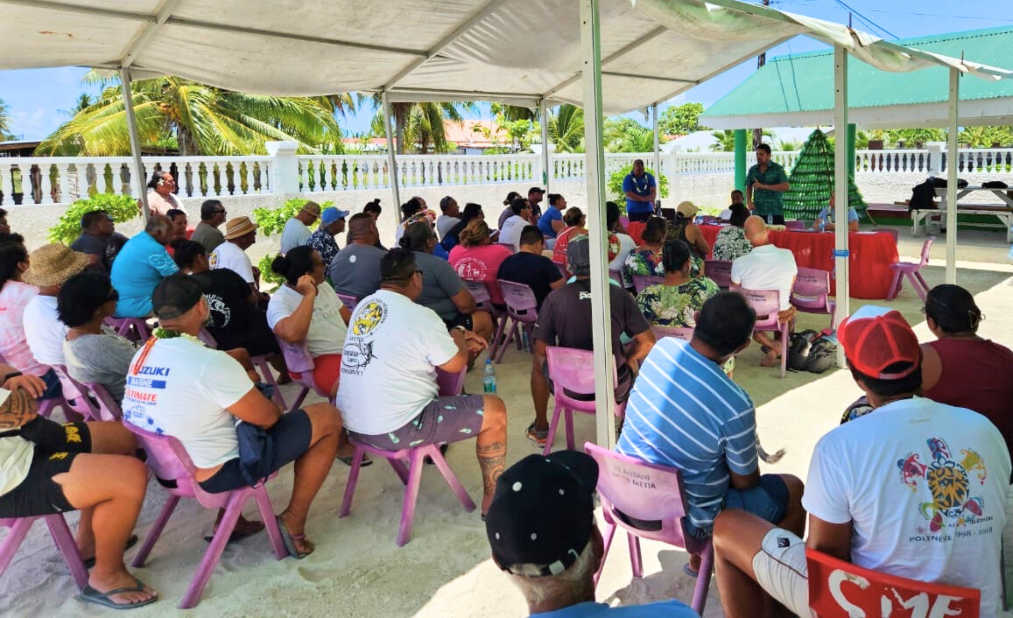 Taivini Teai en tournée à Arutua - Tahitinews.co